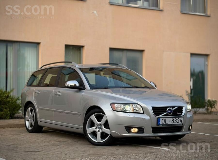 Pelēks Volvo V50 2010 Jelgava, ar dzinēja tilpumu 1.60 L un nobraukumu 0 tūkst. km par 4199 €, foto 3 vietnē AUTOMOTO.COM.LV