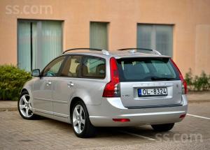 Pelēks Volvo V50 2010 Jelgava, ar dzinēja tilpumu 1.60 L un nobraukumu 0 tūkst. km par 4199 €, foto 4 vietnē AUTOMOTO.COM.LV