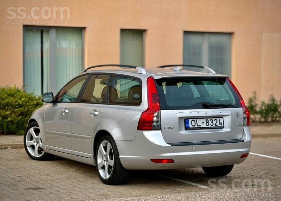 Pelēks Volvo V50 2010 Jelgava, ar dzinēja tilpumu 1.60 L un nobraukumu 0 tūkst. km par 4199 €, foto 4 vietnē AUTOMOTO.COM.LV