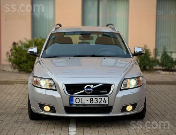 Volvo V50 2010 in Jelgava on AUTOMOTO.COM.LV Grey Volvo V50 2010 in Jelgava, with an engine capacity of 1.60 L and mileage of 0 thousand km for 4199 €, photo 5 on AUTOMOTO.COM.LV
