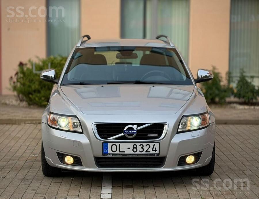 Pelēks Volvo V50 2010 Jelgava, ar dzinēja tilpumu 1.60 L un nobraukumu 0 tūkst. km par 4199 €, foto 5 vietnē AUTOMOTO.COM.LV