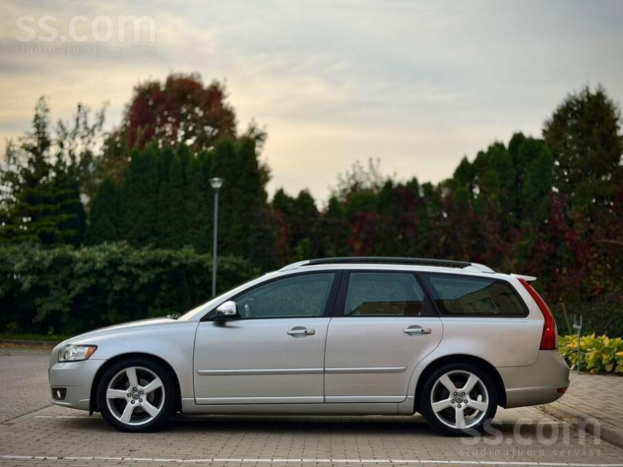 Pelēks Volvo V50 2010 Jelgava, ar dzinēja tilpumu 1.60 L un nobraukumu 0 tūkst. km par 4199 €, foto 9 vietnē AUTOMOTO.COM.LV