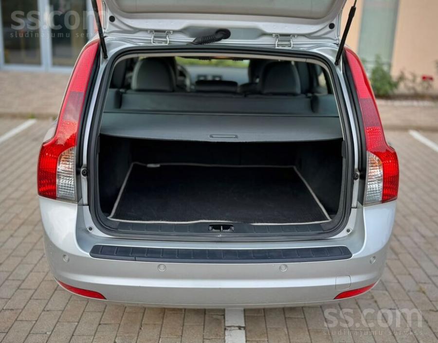 Pelēks Volvo V50 2010 Jelgava, ar dzinēja tilpumu 1.60 L un nobraukumu 0 tūkst. km par 4199 €, foto 22 vietnē AUTOMOTO.COM.LV