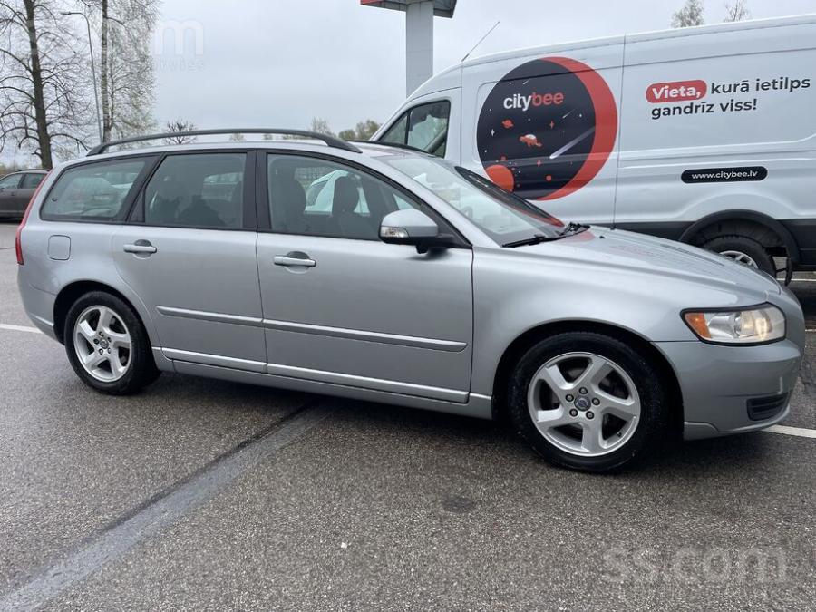 Grey Volvo V50 2011 in Riga, with an engine capacity of 1.60 L and mileage of 234 thousand km for 1600 €, photo 2 on AUTOMOTO.COM.LV