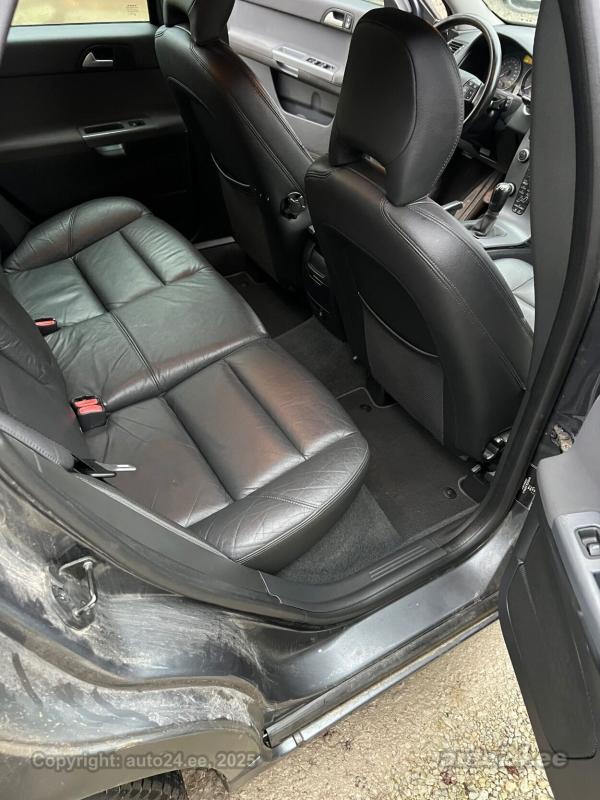 Pelēks Volvo V50 2011 Rapla, ar dzinēja tilpumu 1.60 L un nobraukumu 280 tūkst. km par 4000 €, foto 11 vietnē AUTOMOTO.COM.LV