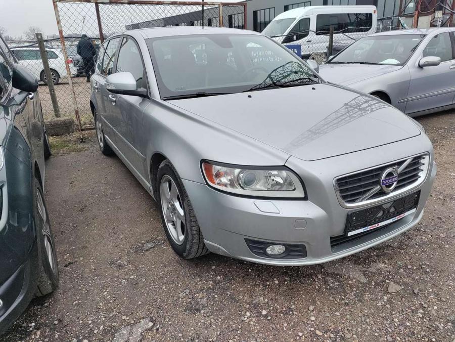 Grey Volvo V50 2011 in Kaunas, with an engine capacity of 1.60 L and mileage of 263 thousand km for 3750 €, photo 3 on AUTOMOTO.COM.LV