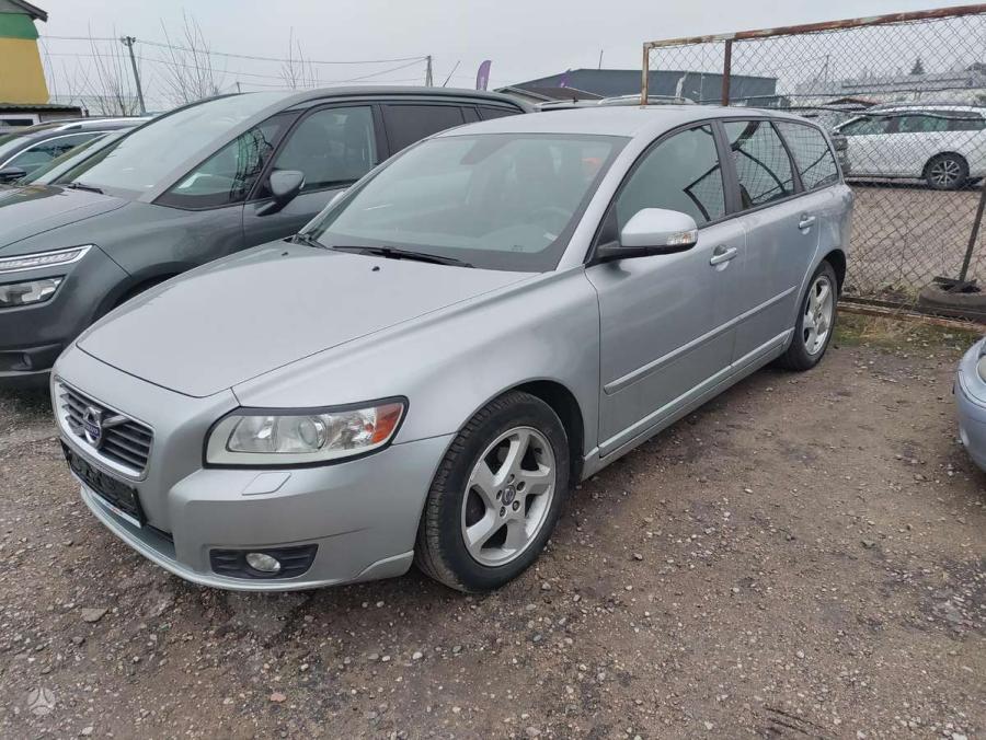 Grey Volvo V50 2011 in Kaunas, with an engine capacity of 1.60 L and mileage of 263 thousand km for 3750 €, photo 4 on AUTOMOTO.COM.LV