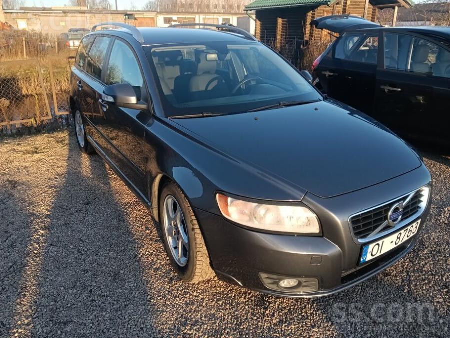 Grey Volvo V50 2011 in Ogre, with an engine capacity of 2.00 L and mileage of 352 thousand km for 3490 €, photo 2 on AUTOMOTO.COM.LV