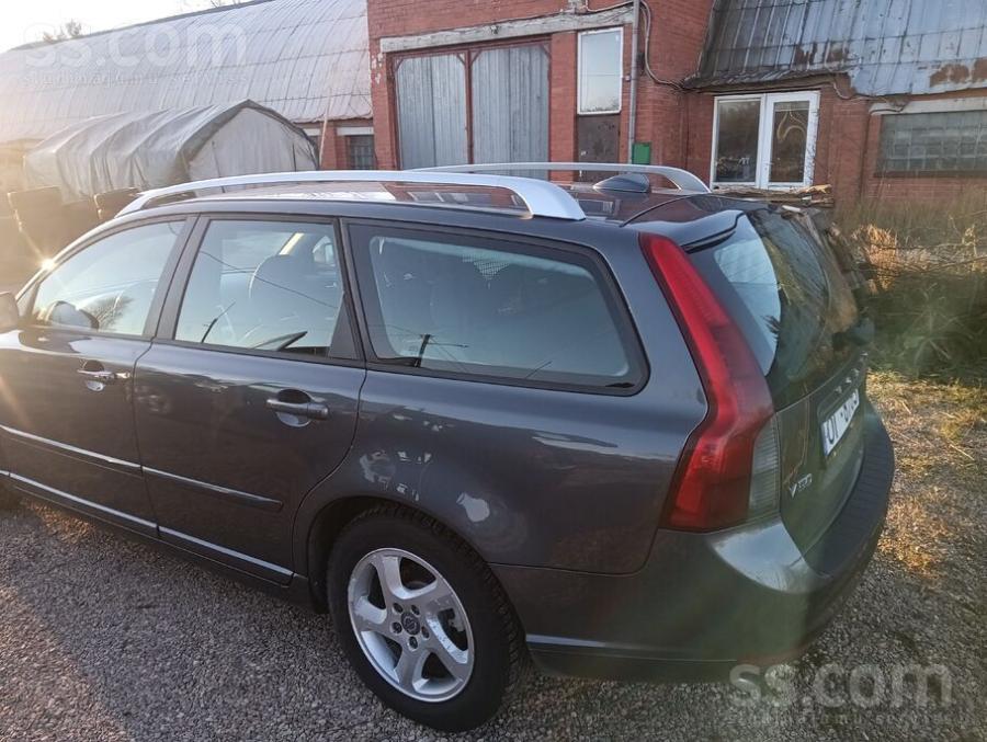 Grey Volvo V50 2011 in Ogre, with an engine capacity of 2.00 L and mileage of 352 thousand km for 3490 €, photo 3 on AUTOMOTO.COM.LV