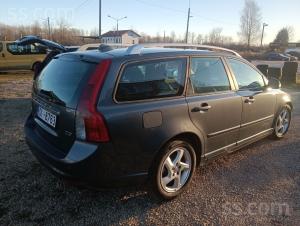 Grey Volvo V50 2011 in Ogre, with an engine capacity of 2.00 L and mileage of 352 thousand km for 3490 €, photo 4 on AUTOMOTO.COM.LV