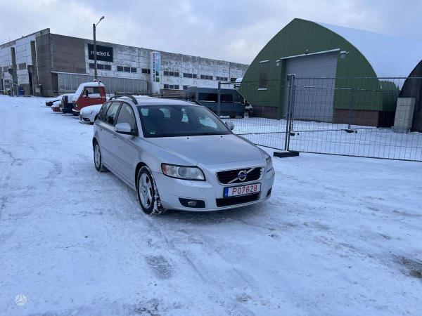 Grey Volvo V50 2011 in Utena, with an engine capacity of 1.56 L and mileage of 211 thousand km for 3300 €, photo 2 on AUTOMOTO.COM.LV