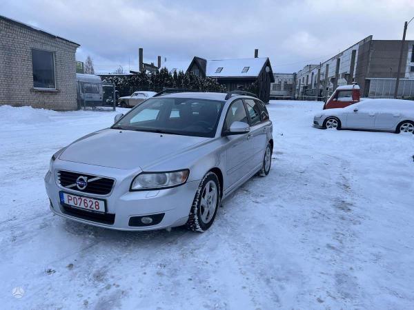 Grey Volvo V50 2011 in Utena, with an engine capacity of 1.56 L and mileage of 211 thousand km for 3300 €, photo 3 on AUTOMOTO.COM.LV