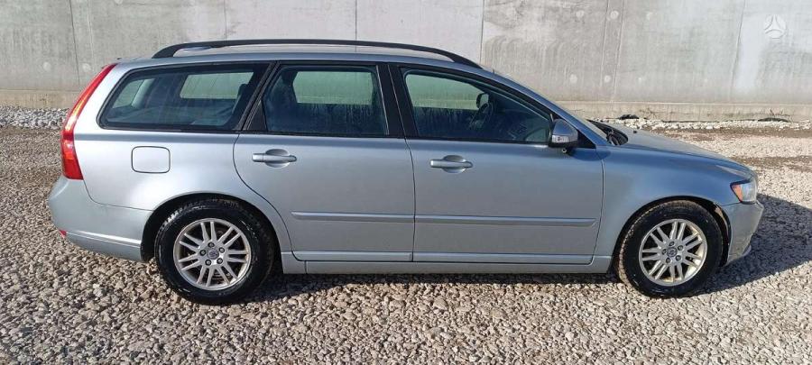 Grey Volvo V50 2011 in Narva, with an engine capacity of 0.00 L and mileage of 350 thousand km for 3700 €, photo 1 on AUTOMOTO.COM.LV