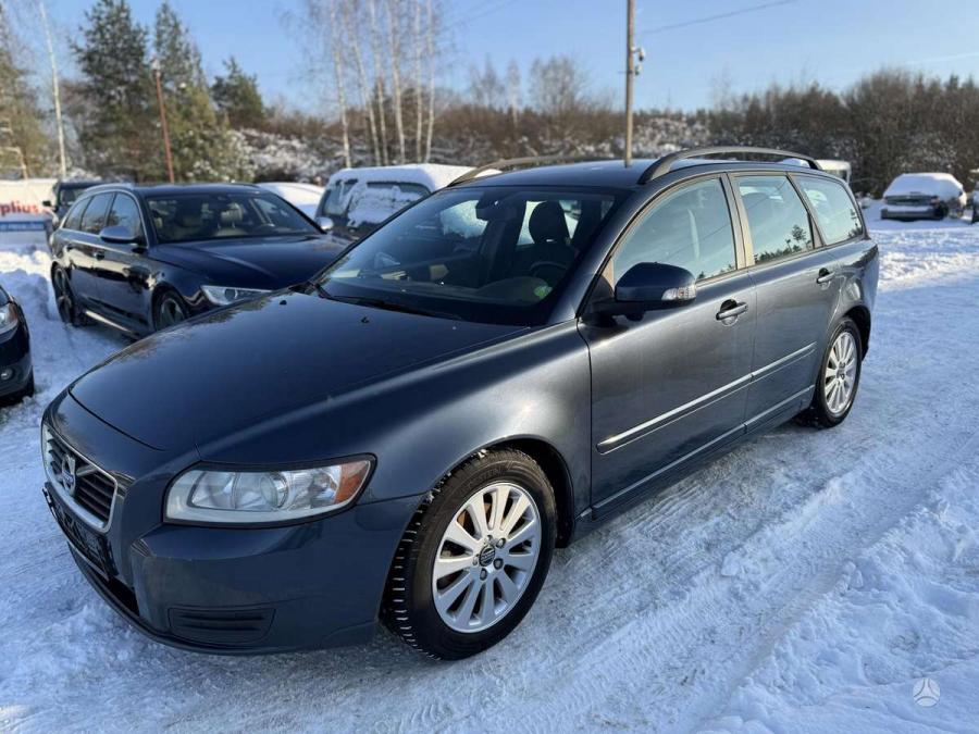Pelēks Volvo V50 2011 Ukmergė, ar dzinēja tilpumu 1.56 L un nobraukumu 250 tūkst. km par 2950 €, foto 2 vietnē AUTOMOTO.COM.LV