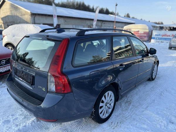 Pelēks Volvo V50 2011 Ukmergė, ar dzinēja tilpumu 1.56 L un nobraukumu 250 tūkst. km par 2950 €, foto 4 vietnē AUTOMOTO.COM.LV