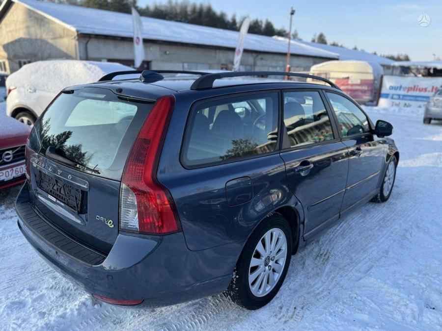 Pelēks Volvo V50 2011 Ukmergė, ar dzinēja tilpumu 1.56 L un nobraukumu 250 tūkst. km par 2950 €, foto 4 vietnē AUTOMOTO.COM.LV