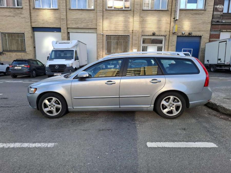 Grey Volvo V50 2011 in Vilnius, with an engine capacity of 1.56 L and mileage of 180 thousand km for 3700 €, photo 1 on AUTOMOTO.COM.LV