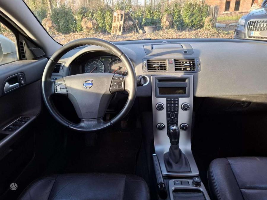 Grey Volvo V50 2011 in Vilnius, with an engine capacity of 1.56 L and mileage of 180 thousand km for 3700 €, photo 8 on AUTOMOTO.COM.LV