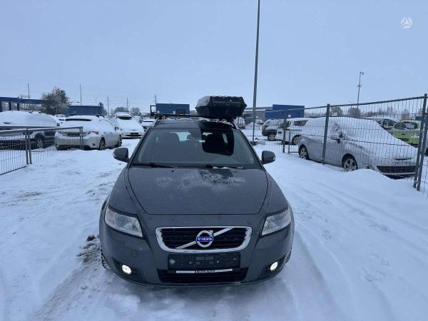 Grey Volvo V50 2011 in Marijampole, with an engine capacity of 1.56 L and mileage of 175 thousand km for 3150 €, photo 2 on AUTOMOTO.COM.LV