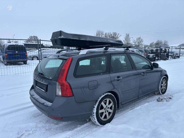Grey Volvo V50 2011 in Marijampole, with an engine capacity of 1.56 L and mileage of 175 thousand km for 3150 €, photo 4 on AUTOMOTO.COM.LV