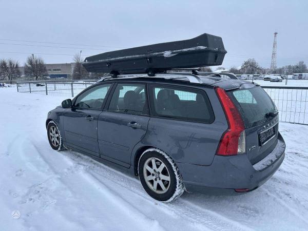 Grey Volvo V50 2011 in Marijampole, with an engine capacity of 1.56 L and mileage of 175 thousand km for 3150 €, photo 6 on AUTOMOTO.COM.LV