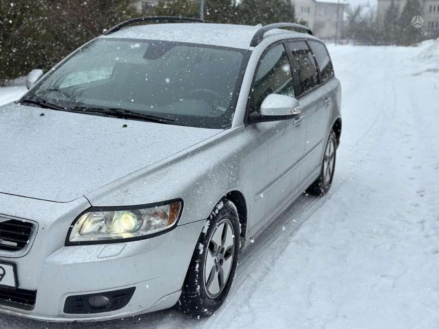 Grey Volvo V50 2011 in Kaunas, with an engine capacity of 1.56 L and mileage of 230 thousand km for 2950 €, photo 4 on AUTOMOTO.COM.LV