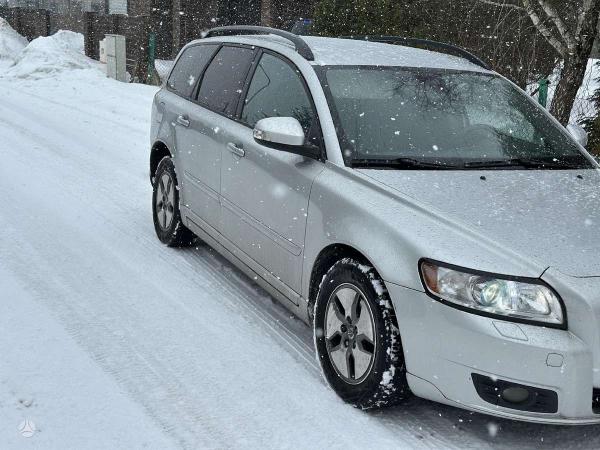 Grey Volvo V50 2011 in Kaunas, with an engine capacity of 1.56 L and mileage of 230 thousand km for 2950 €, photo 6 on AUTOMOTO.COM.LV