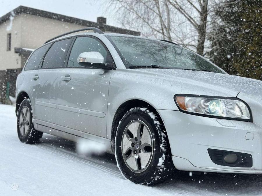 Grey Volvo V50 2011 in Kaunas, with an engine capacity of 1.56 L and mileage of 230 thousand km for 2950 €, photo 7 on AUTOMOTO.COM.LV