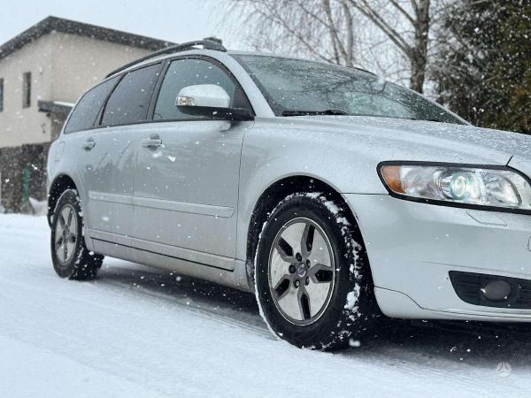 Grey Volvo V50 2011 in Kaunas, with an engine capacity of 1.56 L and mileage of 230 thousand km for 2950 €, photo 8 on AUTOMOTO.COM.LV