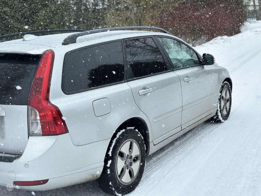 Grey Volvo V50 2011 in Kaunas, with an engine capacity of 1.56 L and mileage of 230 thousand km for 2950 €, photo 14 on AUTOMOTO.COM.LV