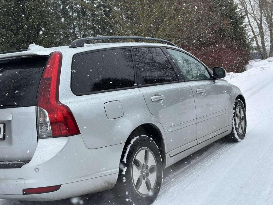 Grey Volvo V50 2011 in Kaunas, with an engine capacity of 1.56 L and mileage of 230 thousand km for 2950 €, photo 15 on AUTOMOTO.COM.LV