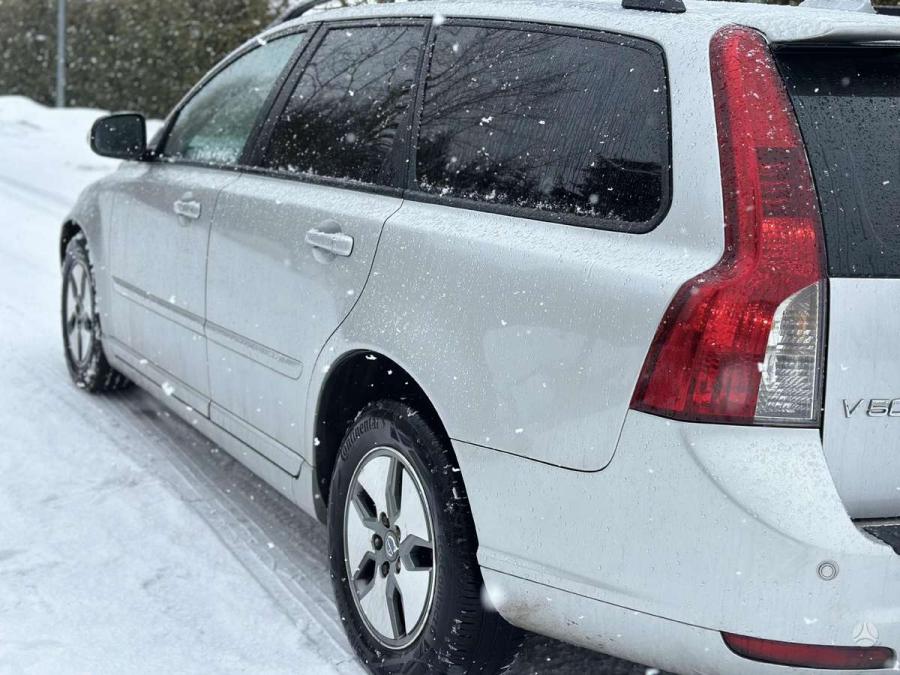 Grey Volvo V50 2011 in Kaunas, with an engine capacity of 1.56 L and mileage of 230 thousand km for 2950 €, photo 16 on AUTOMOTO.COM.LV