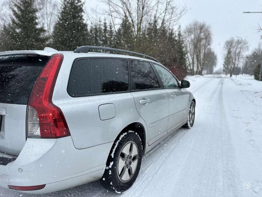 Grey Volvo V50 2011 in Kaunas, with an engine capacity of 1.56 L and mileage of 230 thousand km for 2950 €, photo 18 on AUTOMOTO.COM.LV