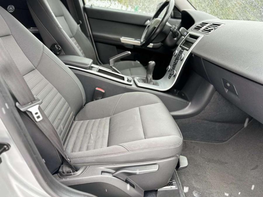 Grey Volvo V50 2011 in Kaunas, with an engine capacity of 1.56 L and mileage of 230 thousand km for 2950 €, photo 21 on AUTOMOTO.COM.LV