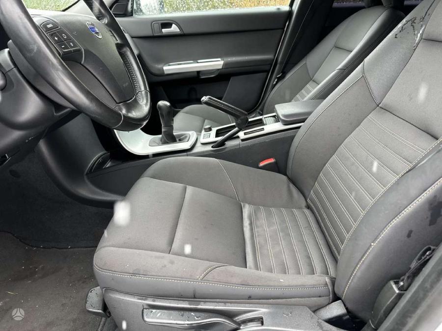 Grey Volvo V50 2011 in Kaunas, with an engine capacity of 1.56 L and mileage of 230 thousand km for 2950 €, photo 23 on AUTOMOTO.COM.LV