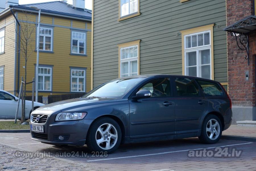 Pelēks Volvo V50 2011 Tallina, ar dzinēja tilpumu 1.60 L un nobraukumu 184 tūkst. km par 4999 €, foto 1 vietnē AUTOMOTO.COM.LV