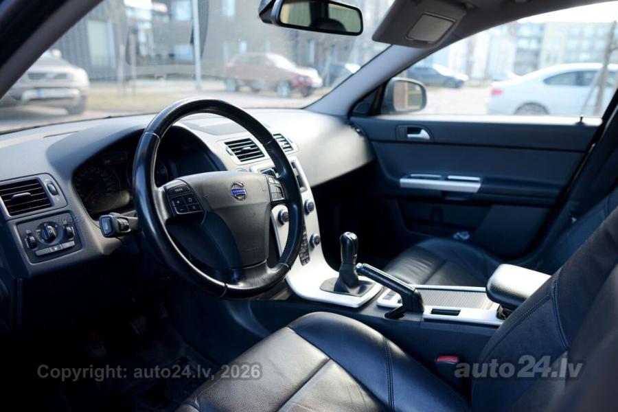 Pelēks Volvo V50 2011 Tallina, ar dzinēja tilpumu 1.60 L un nobraukumu 184 tūkst. km par 4999 €, foto 4 vietnē AUTOMOTO.COM.LV