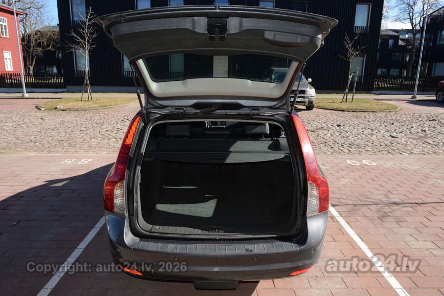 Pelēks Volvo V50 2011 Tallina, ar dzinēja tilpumu 1.60 L un nobraukumu 184 tūkst. km par 4999 €, foto 7 vietnē AUTOMOTO.COM.LV