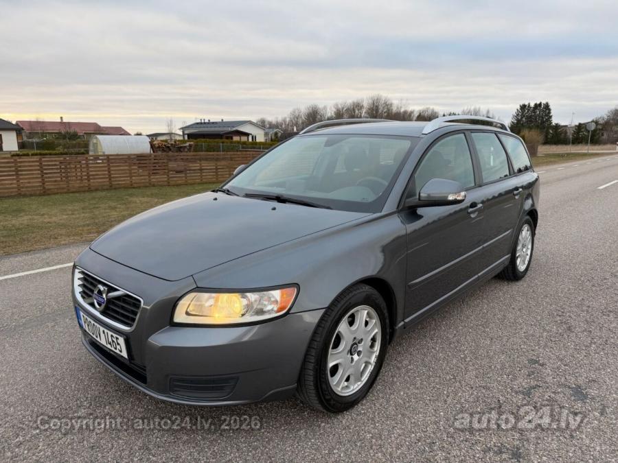 Pelēks Volvo V50 2011 Tallina, ar dzinēja tilpumu 1.60 L un nobraukumu 208 tūkst. km par 4990 €, foto 1 vietnē AUTOMOTO.COM.LV