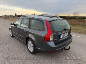 Pelēks Volvo V50 2011 Tallina, ar dzinēja tilpumu 1.60 L un nobraukumu 208 tūkst. km par 4990 €, foto 2 vietnē AUTOMOTO.COM.LV