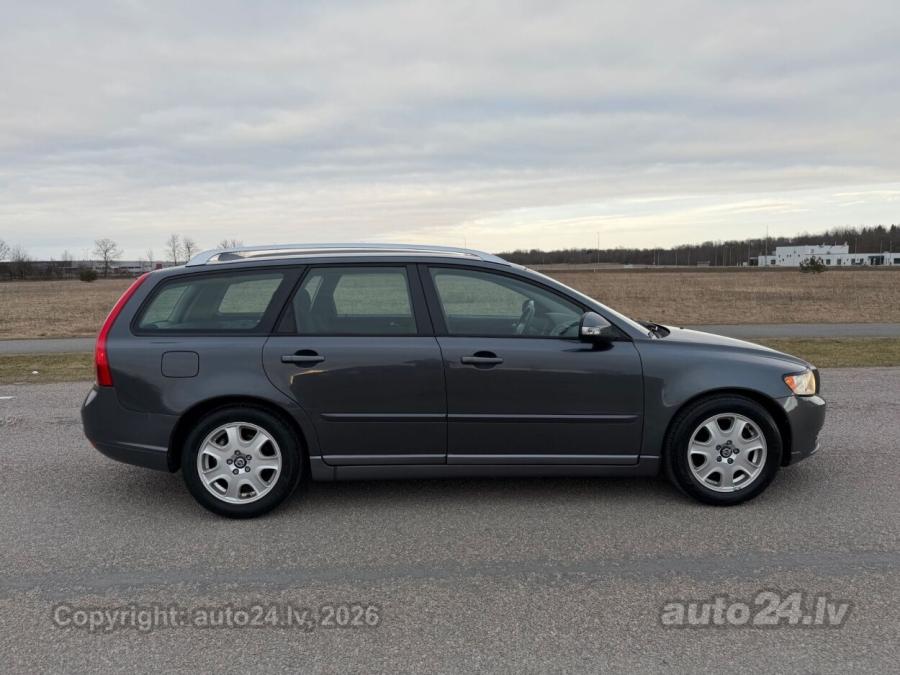 Pelēks Volvo V50 2011 Tallina, ar dzinēja tilpumu 1.60 L un nobraukumu 208 tūkst. km par 4990 €, foto 12 vietnē AUTOMOTO.COM.LV