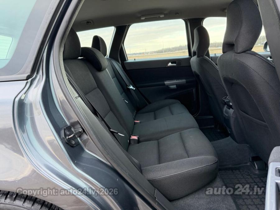Pelēks Volvo V50 2011 Tallina, ar dzinēja tilpumu 1.60 L un nobraukumu 208 tūkst. km par 4990 €, foto 14 vietnē AUTOMOTO.COM.LV