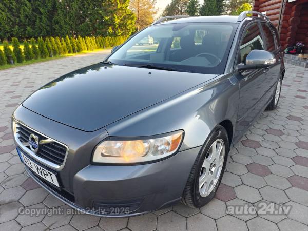 Pelēks Volvo V50 2011 Paide, ar dzinēja tilpumu 1.60 L un nobraukumu 209 tūkst. km par 4990 €, foto 1 vietnē AUTOMOTO.COM.LV