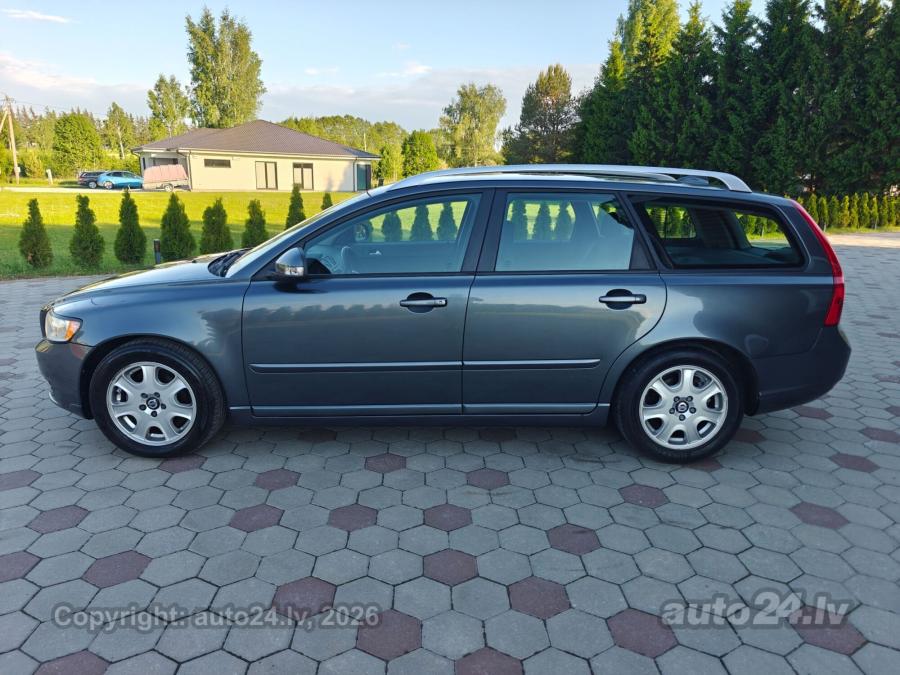Pelēks Volvo V50 2011 Paide, ar dzinēja tilpumu 1.60 L un nobraukumu 209 tūkst. km par 4990 €, foto 3 vietnē AUTOMOTO.COM.LV