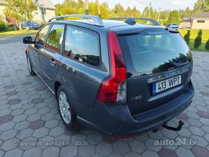 Pelēks Volvo V50 2011 Paide, ar dzinēja tilpumu 1.60 L un nobraukumu 209 tūkst. km par 4990 €, foto 4 vietnē AUTOMOTO.COM.LV