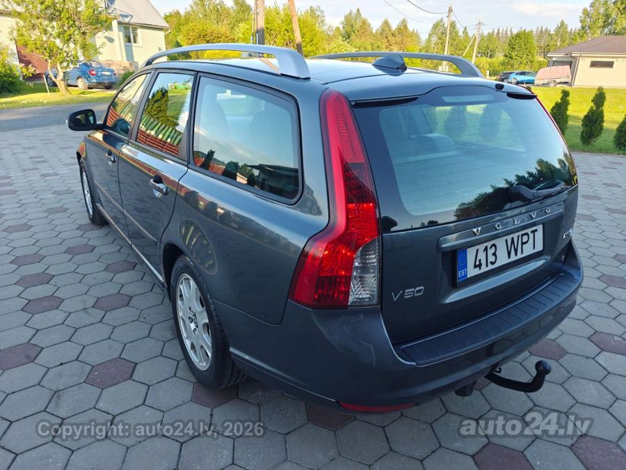 Pelēks Volvo V50 2011 Paide, ar dzinēja tilpumu 1.60 L un nobraukumu 209 tūkst. km par 4990 €, foto 4 vietnē AUTOMOTO.COM.LV