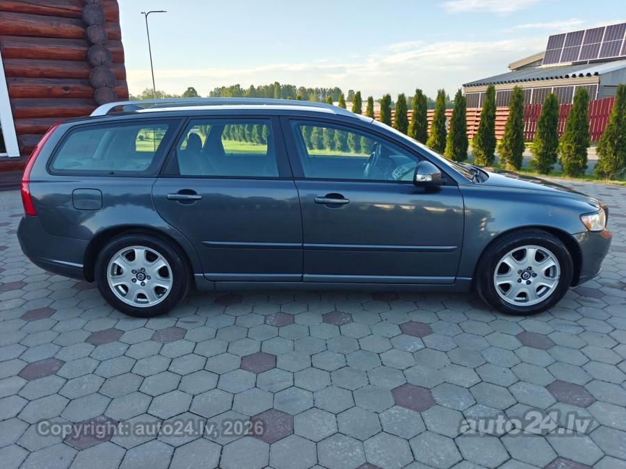 Pelēks Volvo V50 2011 Paide, ar dzinēja tilpumu 1.60 L un nobraukumu 209 tūkst. km par 4990 €, foto 6 vietnē AUTOMOTO.COM.LV