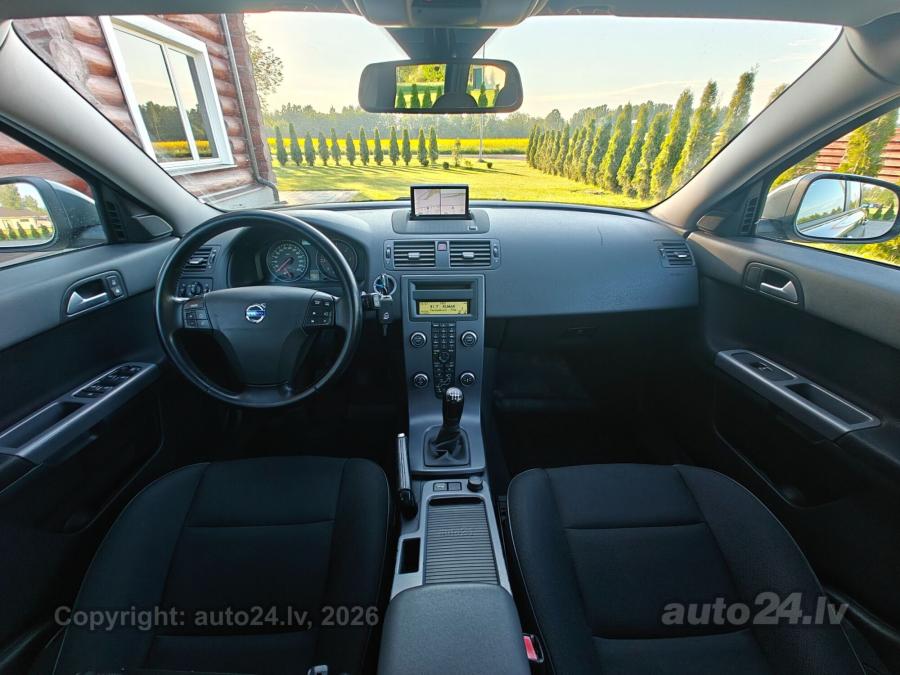 Pelēks Volvo V50 2011 Paide, ar dzinēja tilpumu 1.60 L un nobraukumu 209 tūkst. km par 4990 €, foto 12 vietnē AUTOMOTO.COM.LV