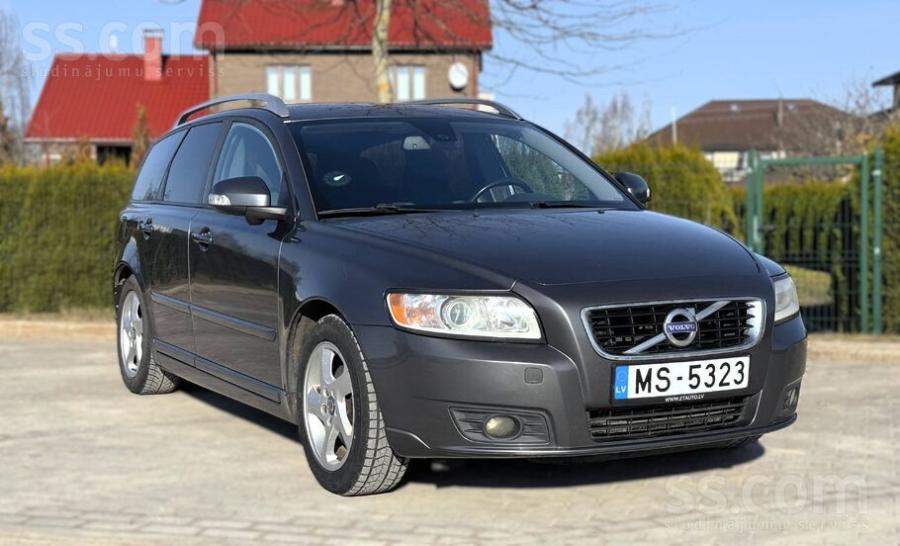 Pelēks Volvo V50 2011 Rīga, ar dzinēja tilpumu 1.60 L un nobraukumu 272 tūkst. km par 3800 €, foto 1 vietnē AUTOMOTO.COM.LV