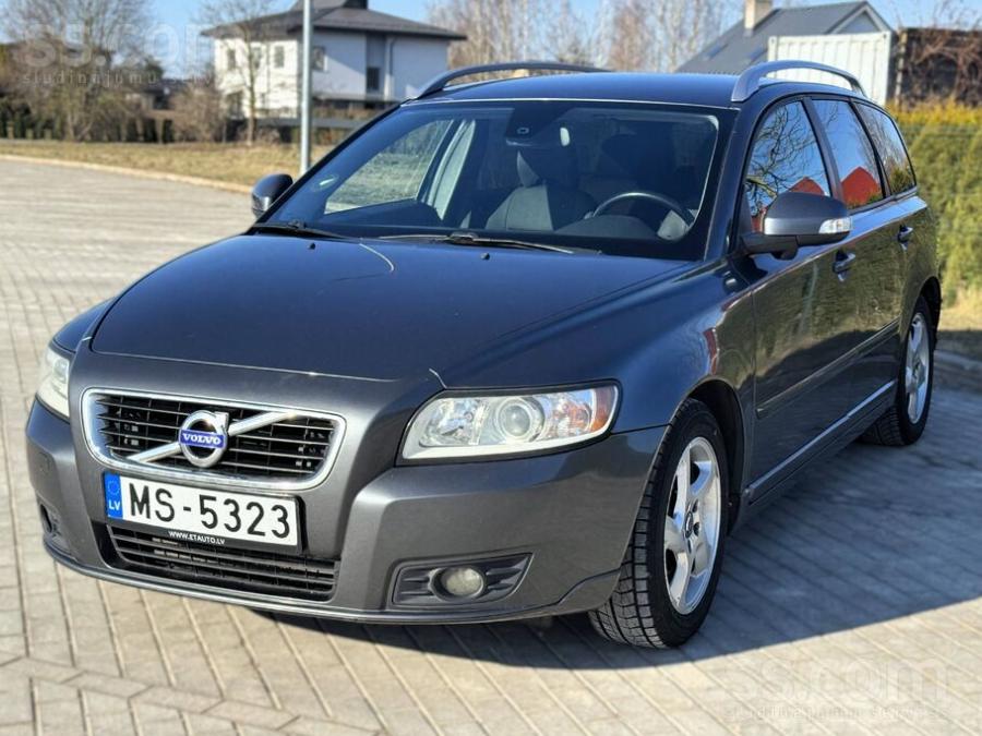 Pelēks Volvo V50 2011 Rīga, ar dzinēja tilpumu 1.60 L un nobraukumu 272 tūkst. km par 3800 €, foto 3 vietnē AUTOMOTO.COM.LV